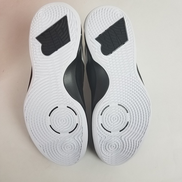 Nike | Shoes | Nike Air Versitile Iii Athletic Basketball Shoe | Poshmark